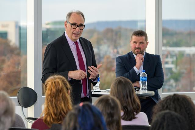 Former Obama Advisor David Axelrod Tells Audience at Kean to ‘Hold Us ... Former Obama Advisor David Axelrod Tells Audience at Kean to ‘Hold Us ...